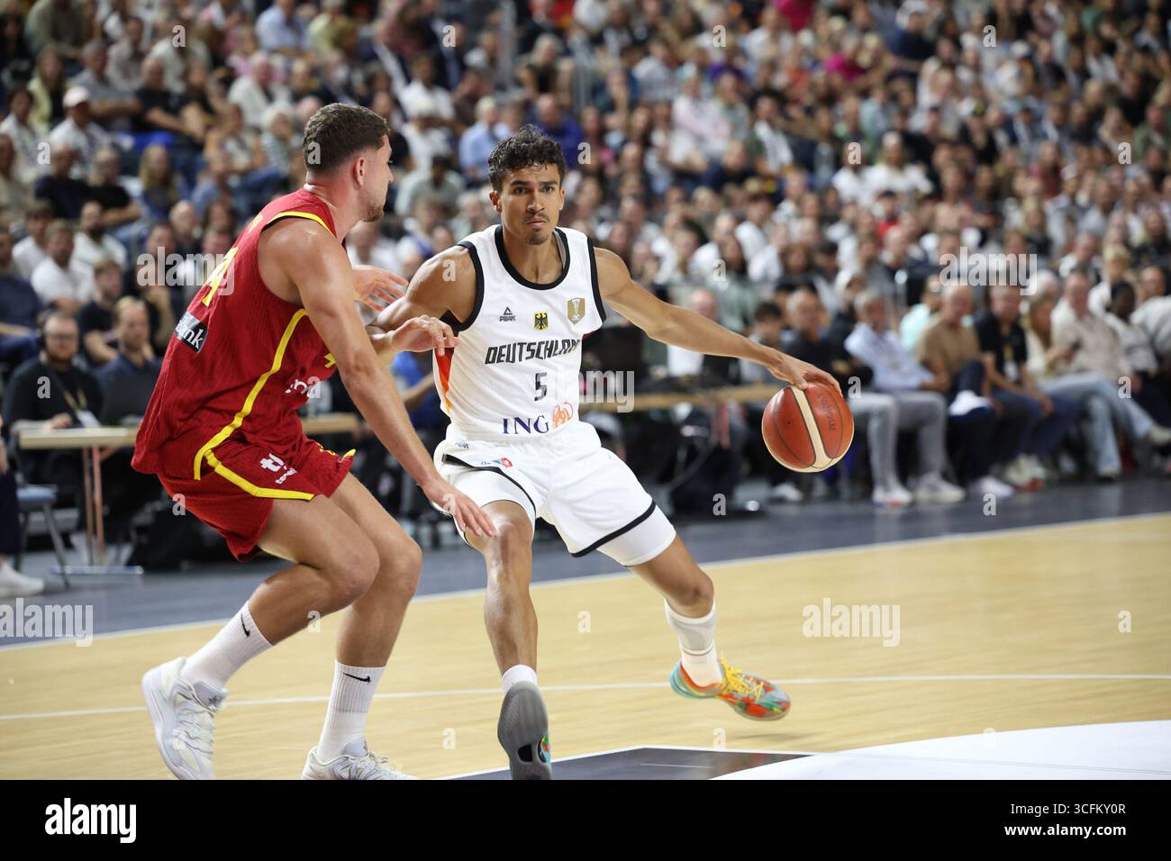 v.l. Joel Parra López (Spanien #44), Tristan da Silva (Deutschland #05 ...