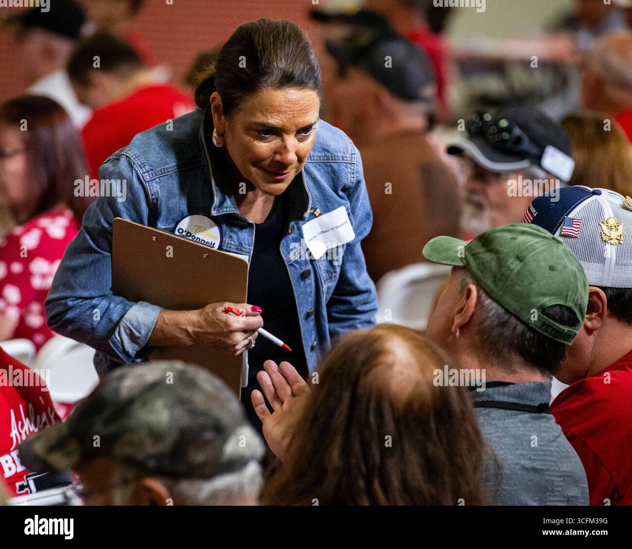 Cedar Rapids Mayor Tiffany O'Donnell talks with attendees during the ...