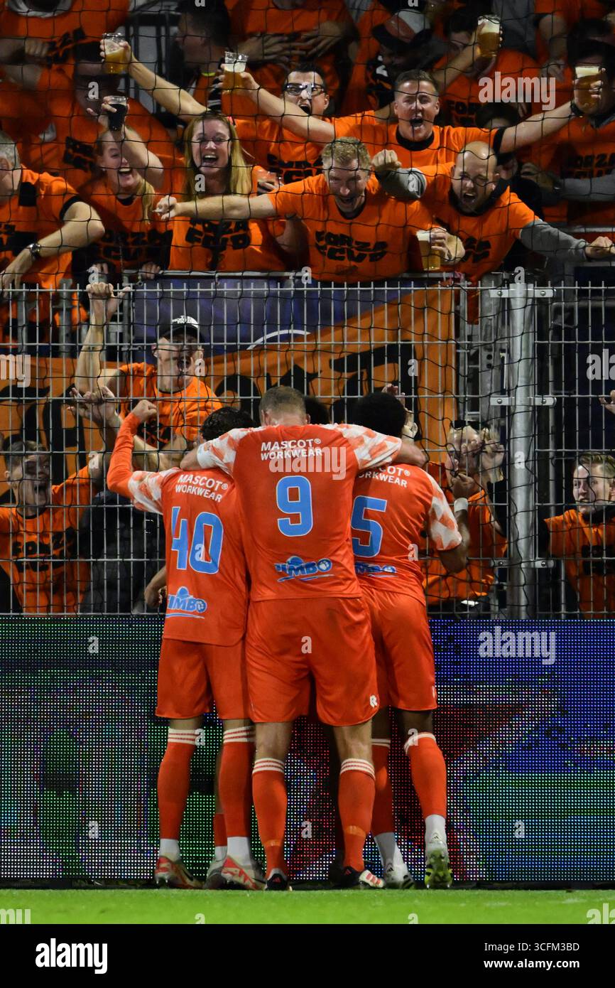 VELSEN-ZUID - Volendam's Anthony Descotte scored the 2-2 goal during ...