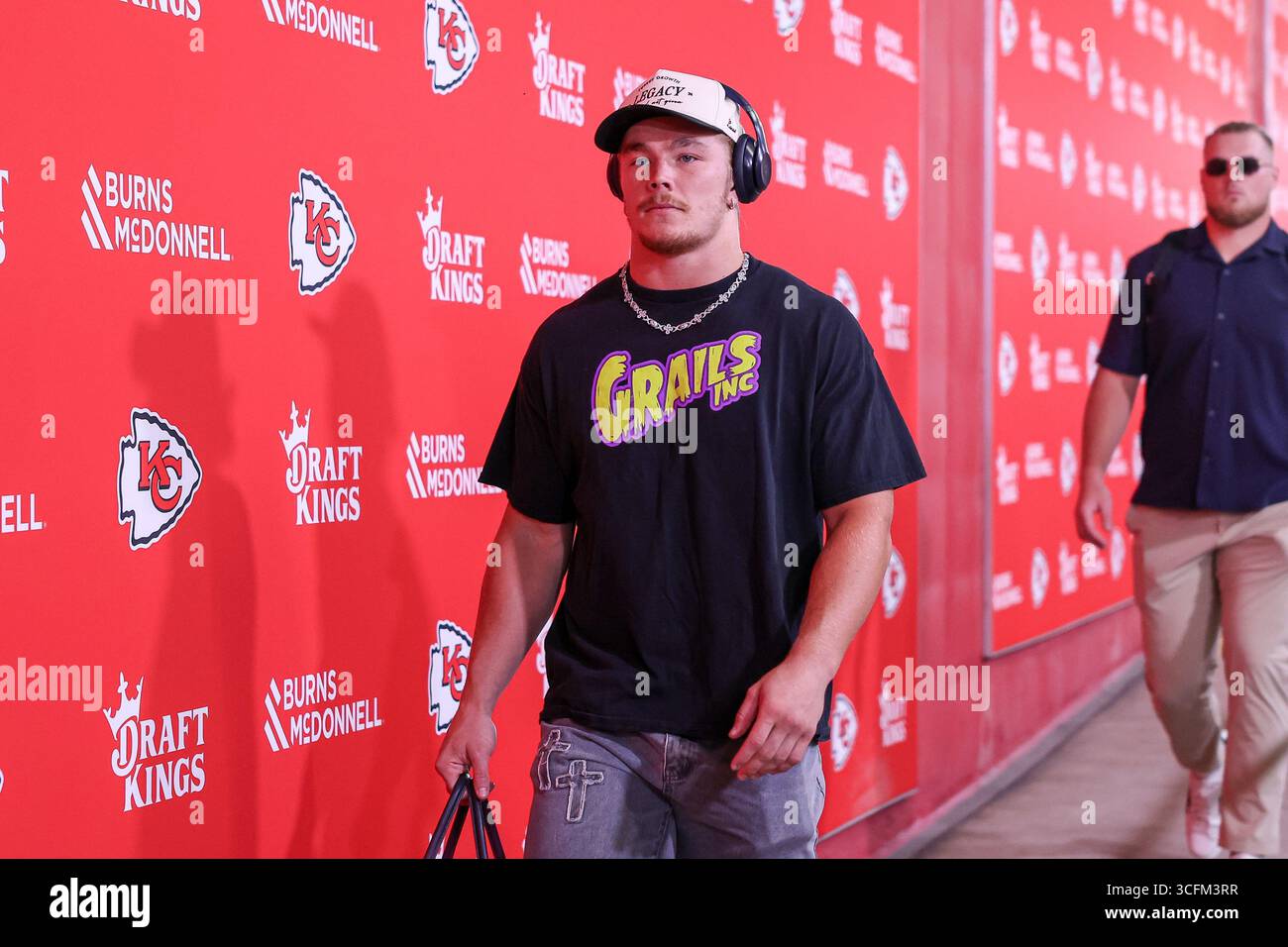 August 22, 2025: Kansas City Chiefs fullback Carson Steele (42) arrives ...