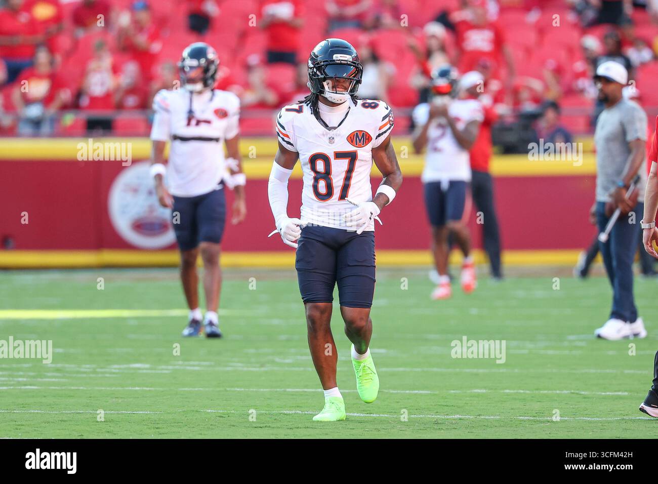 August 22, 2025: Chicago Bears wide receiver Luther Burden III (87) is ...
