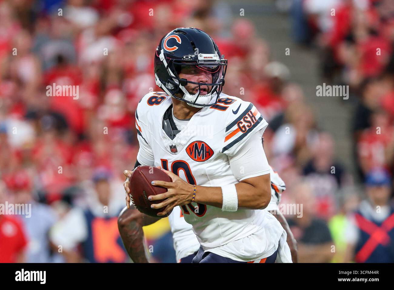 August 22, 2025: Chicago Bears quarterback Caleb Williams (18) looks to ...