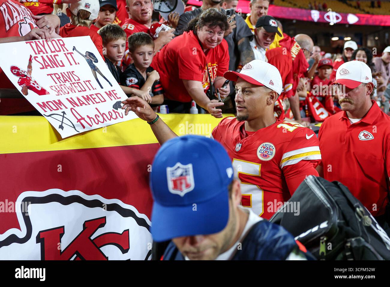 August 22, 2025: Kansas City Chiefs quarterback Patrick Mahomes (15 ...