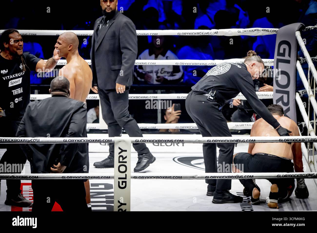 ROTTERDAM - Levi Rigters in action against Jamal Ben Saddik during the ...