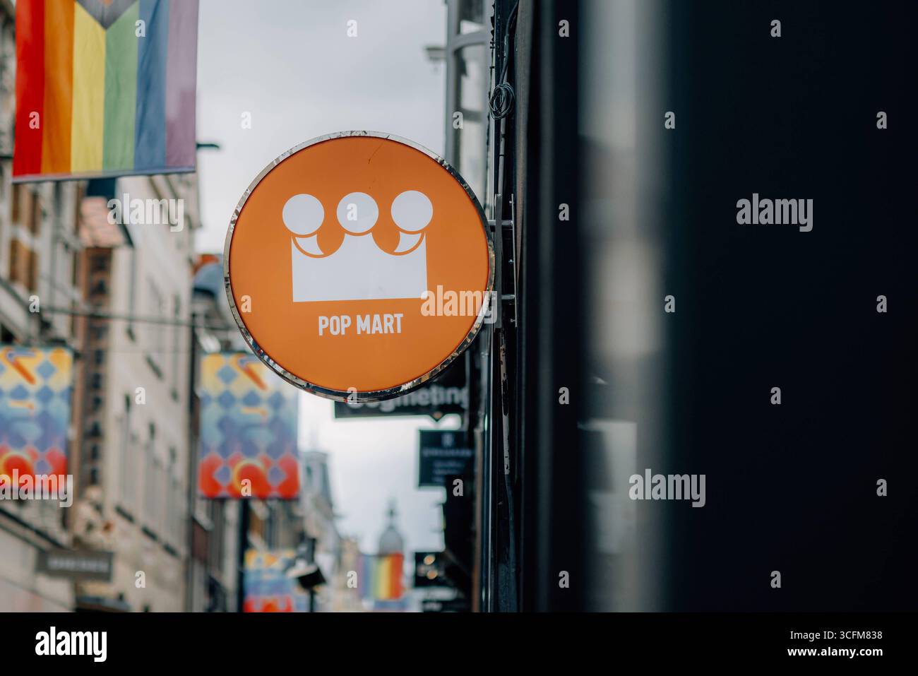 Der Pop Mart Store in Amsterdam Logo Aussenansicht *** The Pop Mart ...