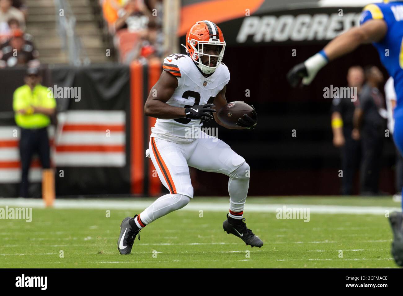 Cleveland Browns running back Jerome Ford (34) runs after a catch ...