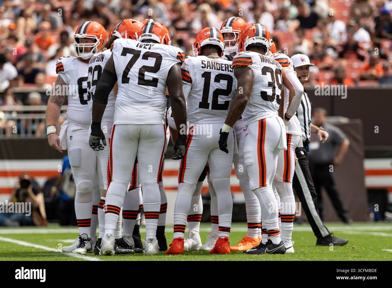 Cleveland Browns quarterback Shedeur Sanders (12) calls a play in the ...