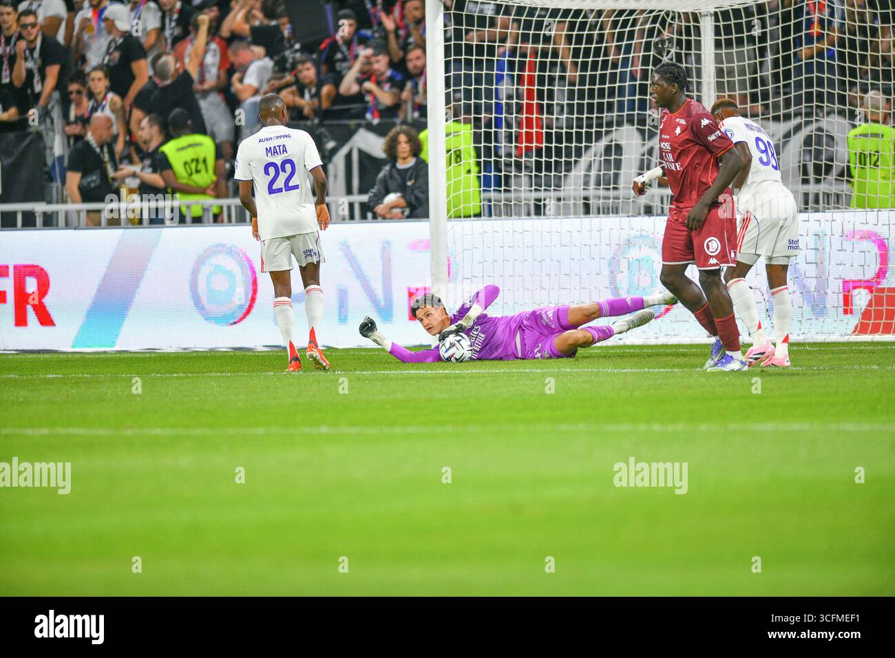 Rémy Descamps of OL during the French championship Ligue 1 football ...