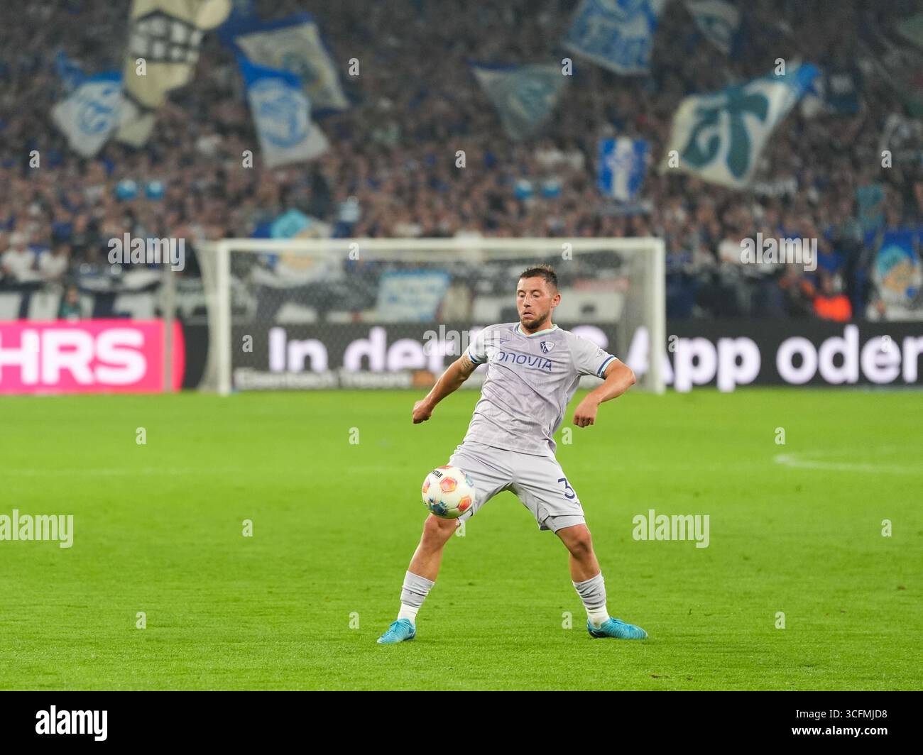 Maximilian Wittek (VfL Bochum 1848, #32) am Ball GER, FC Schalke 04 vs ...