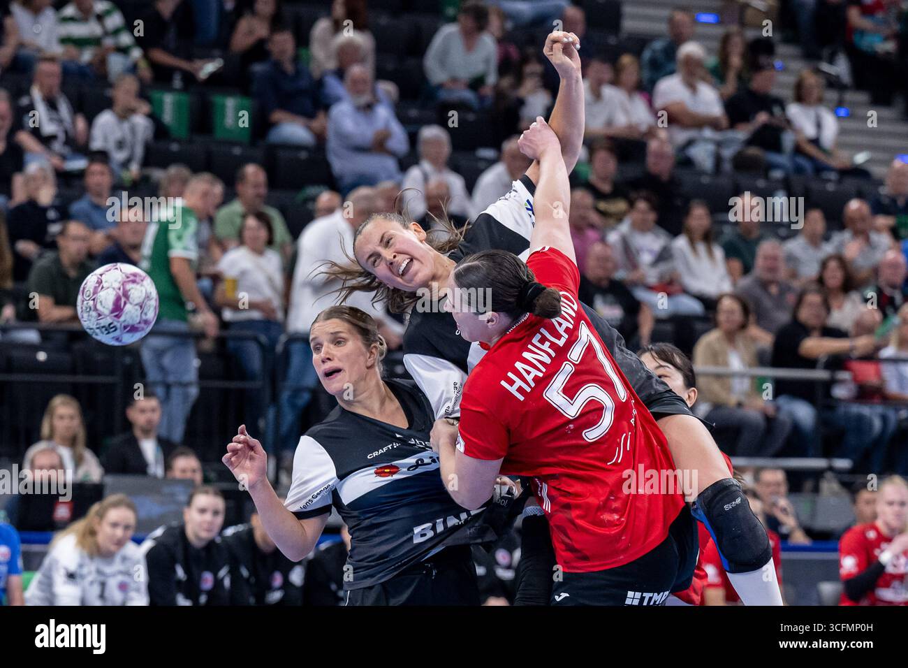 Laura Rueffieux (HSG Blomberg-Lippe, #3) und Malin Sandberg (HSG ...