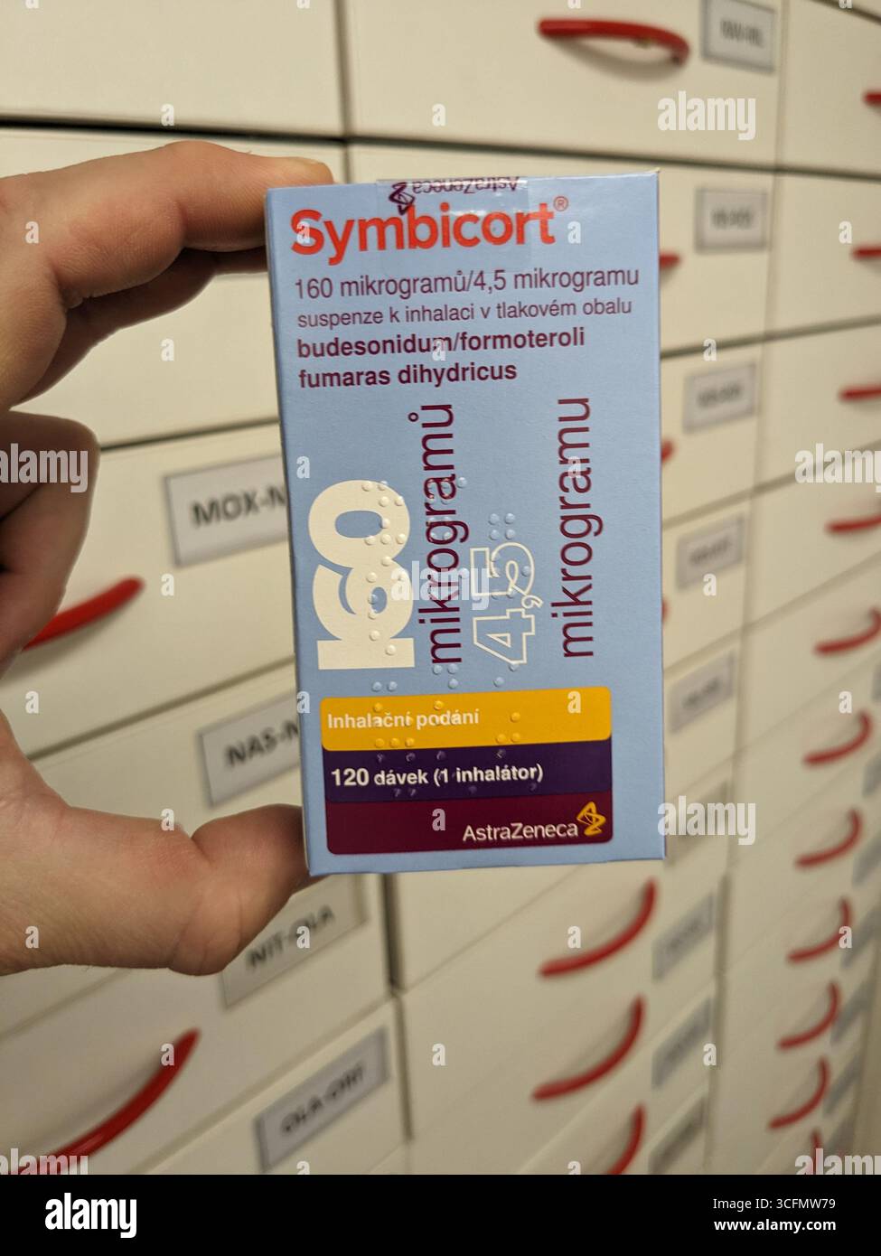 Symbicort inhaler hi-res stock photography and images - Alamy