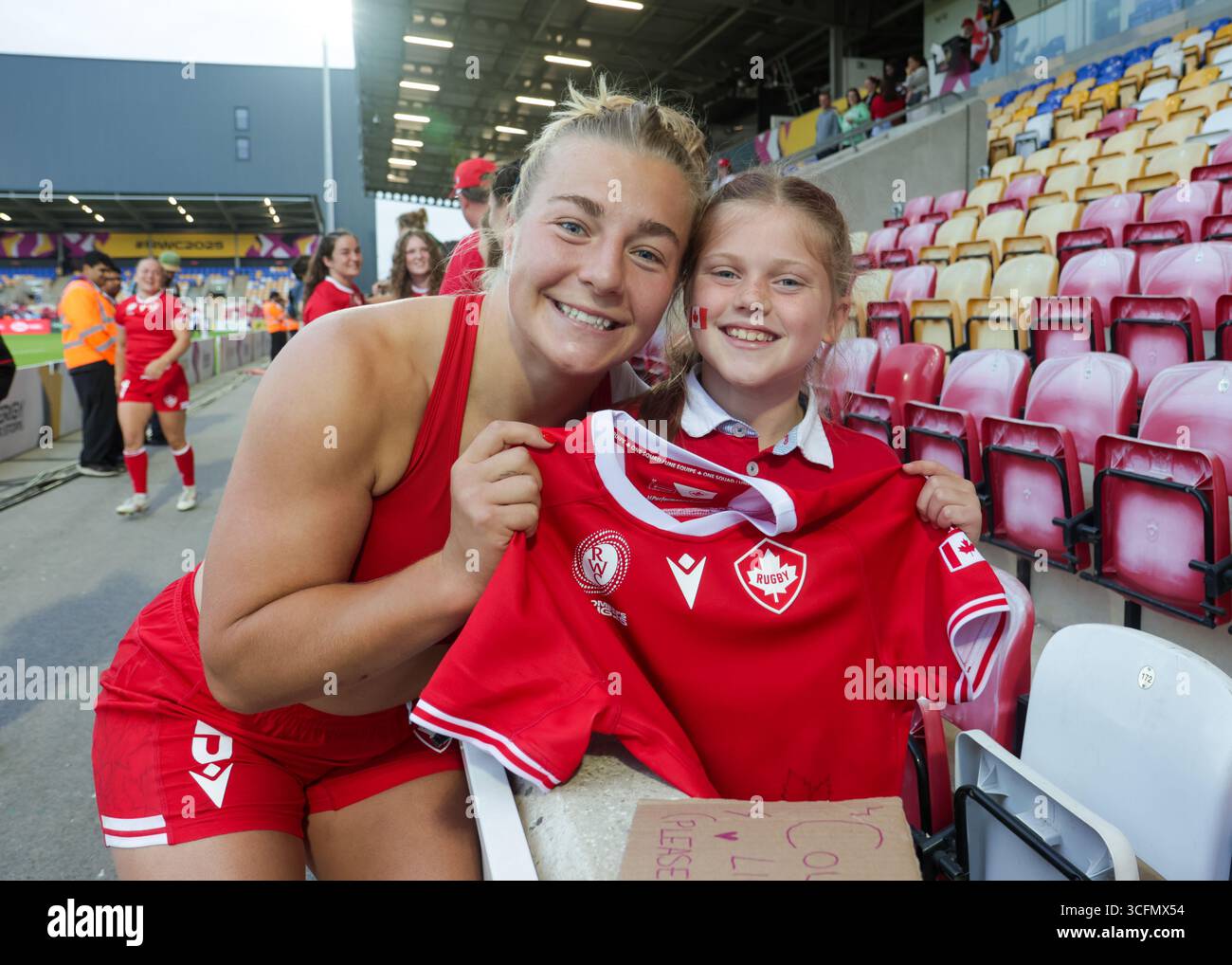York, UK. 23rd August 2025. Courtney O’Donnell (CAN) gifts her game ...
