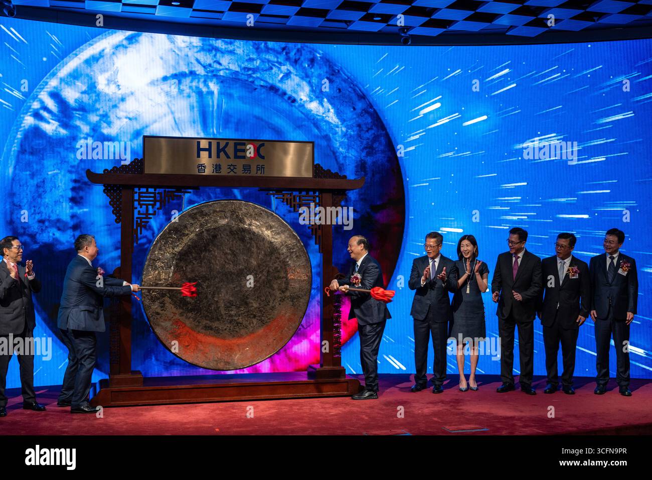 CATL Listing Ceremony at Hong Kong Stock Exchange Robin Zeng Yuqun ...