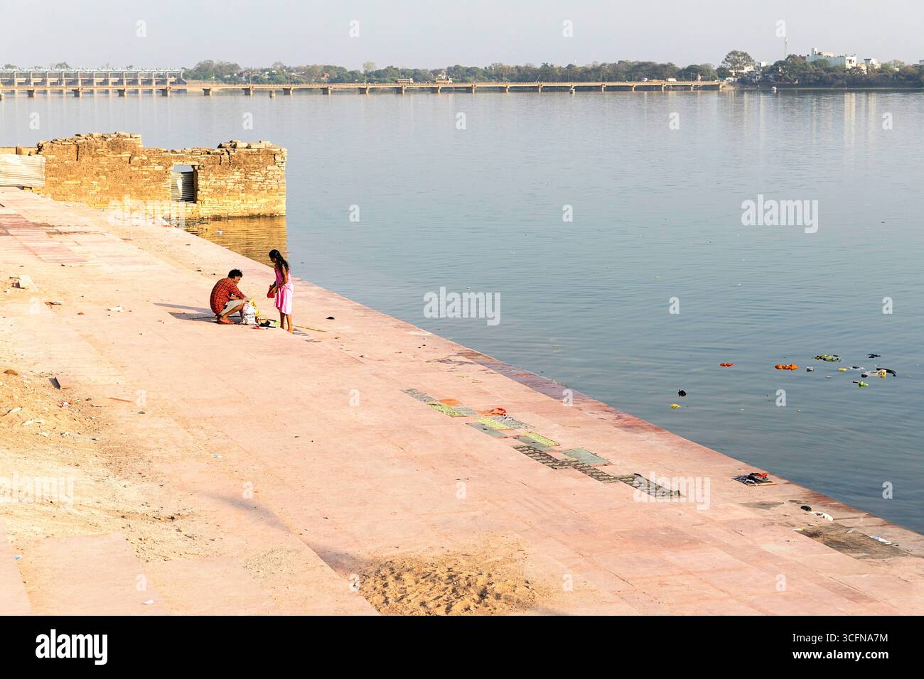 Local people enjoying at Mahanadi river at river view garden at ...