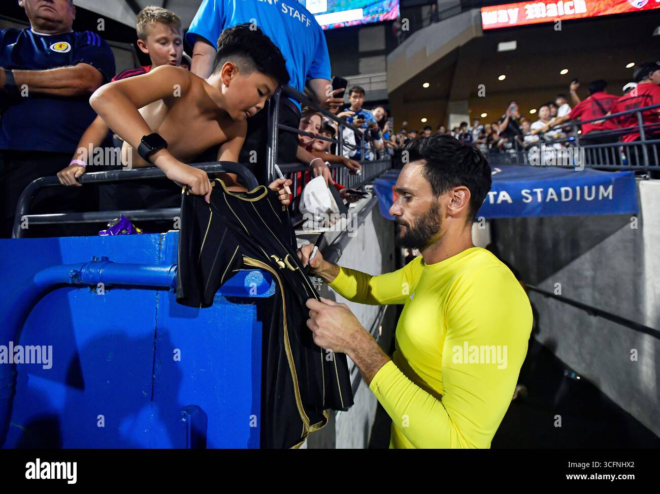 August 23, 2025: LAFC goalkeeper Hugo Lloris signs a fanÃ s jersey ...