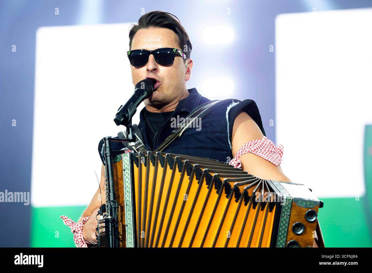 Andreas Gabalier live bei einem Konzert der Ein Hulapalu auf uns -Tour ...