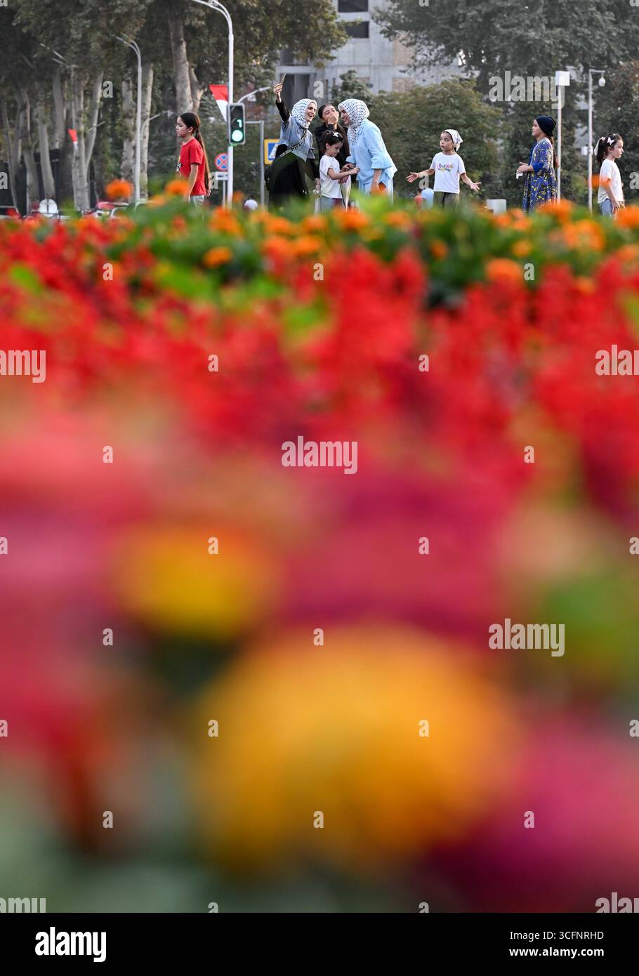 (250824) -- DUSHANBE, Aug. 24, 2025 (Xinhua) -- People are seen on a ...