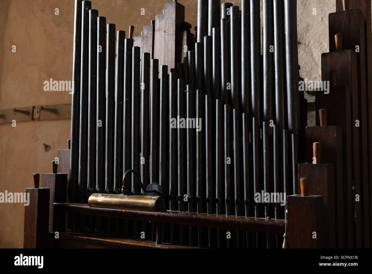Organs musical hi-res stock photography and images - Alamy