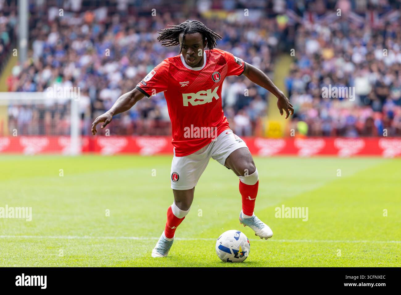 Tyreece campbell charlton athletic hi-res stock photography and images ...