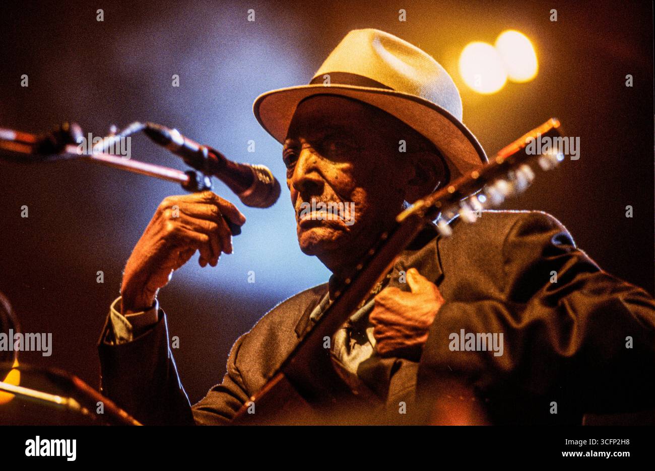 Compay segundo; Máximo Francisco Repilado Muñoz; guitariste; chanteur ...