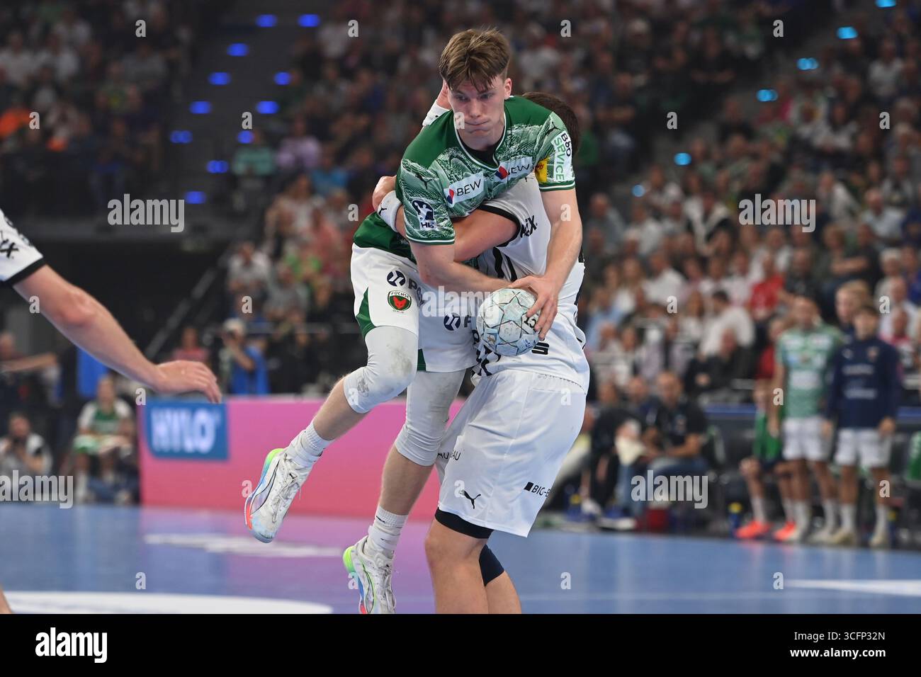 Tim FREIHOEFER (Fuechse Berlin), action, duels against Lukas LAUBE ...