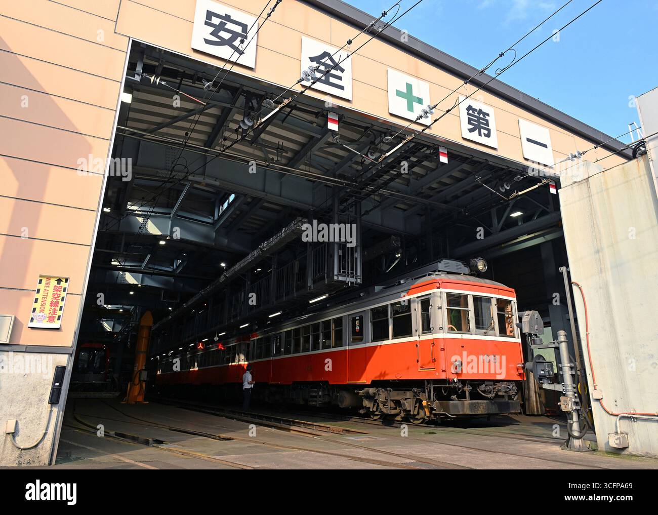 The Hakone Tozan Railway 1000 Series train stops at the Hakone Tozan ...
