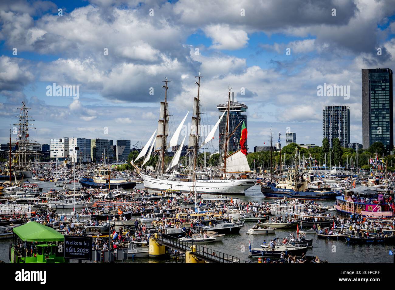 AMSTERDAM - The Tall Ships will depart from the port of Amsterdam ...
