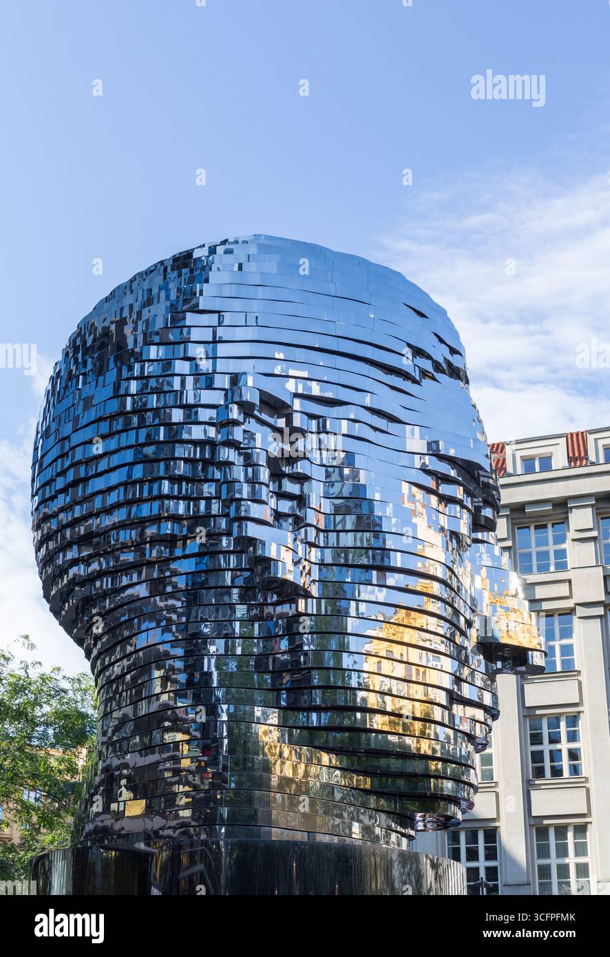 Kinetic sculpture rotating head hi-res stock photography and images - Alamy