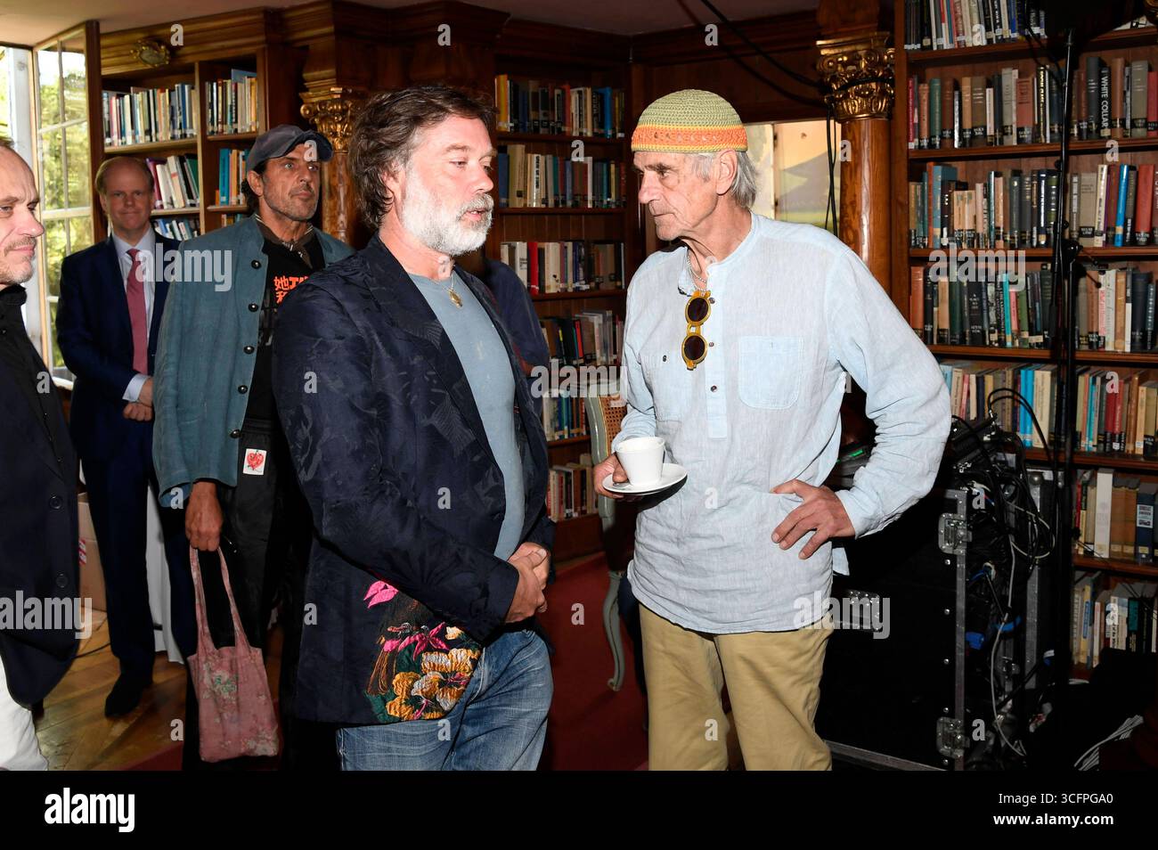 Rufus Wainwright und Jeremy Irons beim Pressegespräch zur amfAR Gala ...