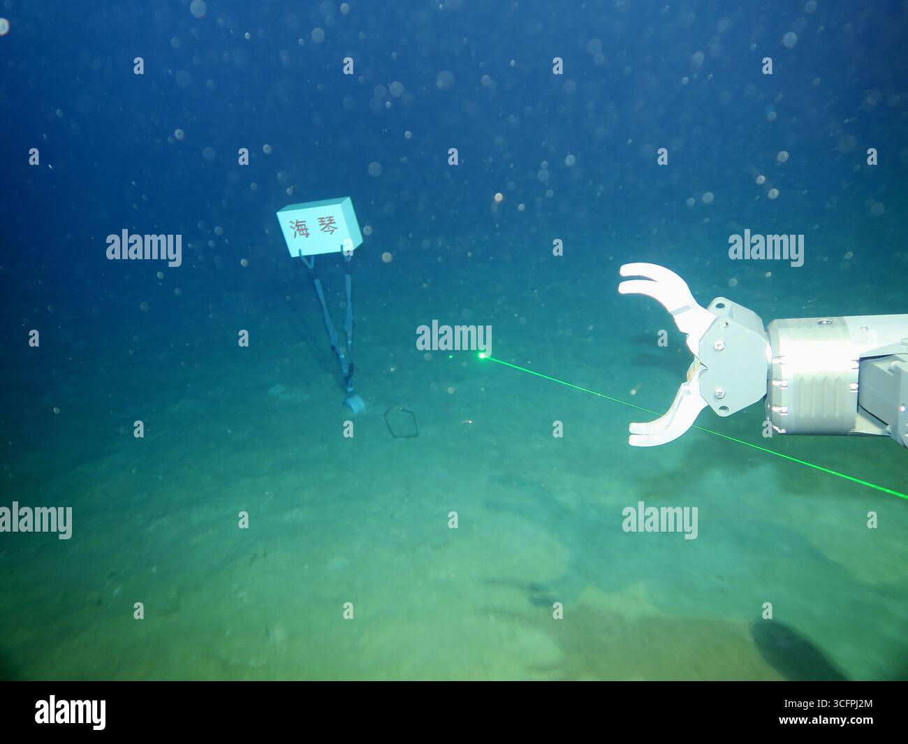 Cn rov hi-res stock photography and images - Alamy