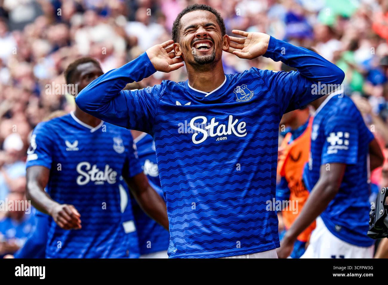 Iliman Ndiaye of Everton celebrates his goal to make it 1-0 during the ...