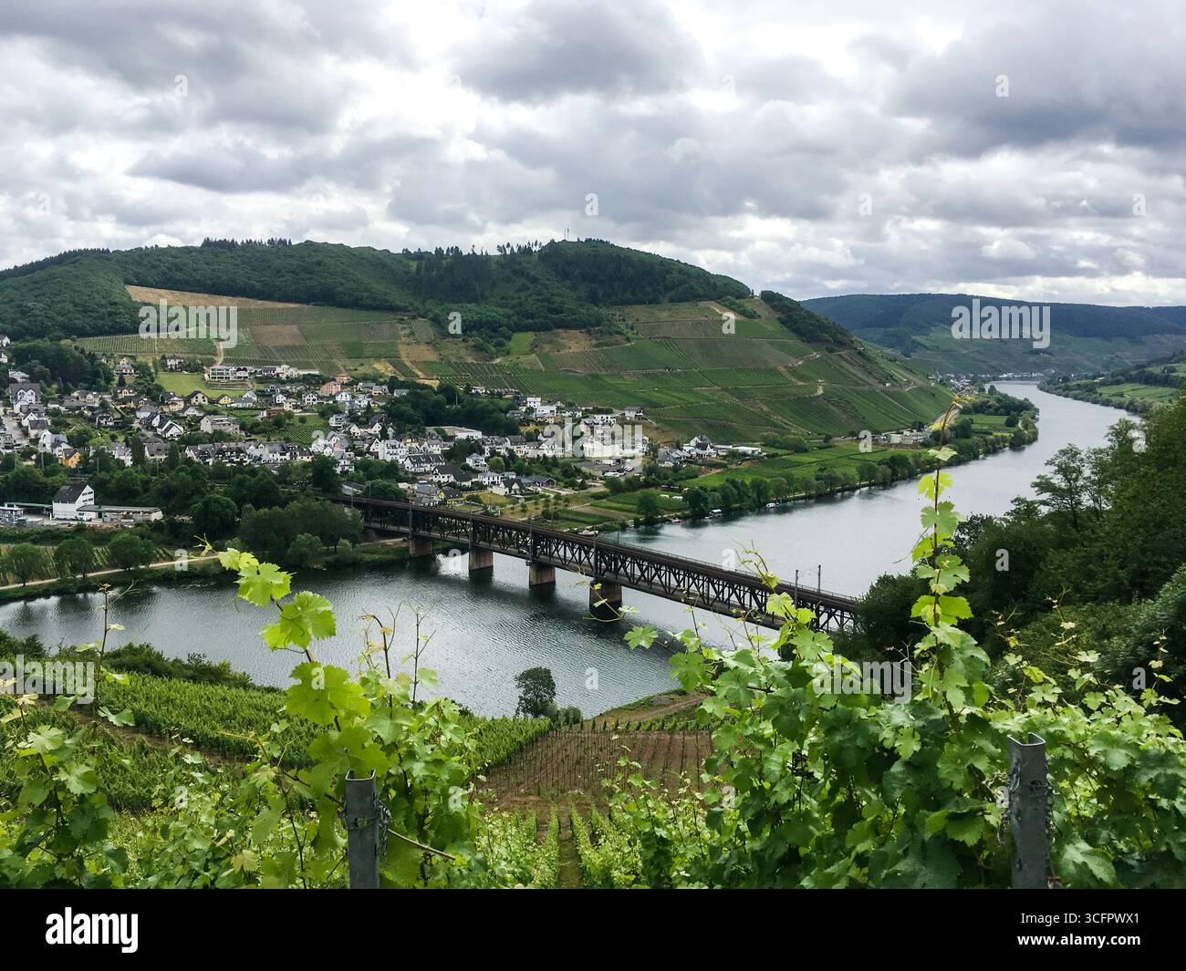 Spectacular landscape photo of Alf-Bullay double-decker iron bridge ...