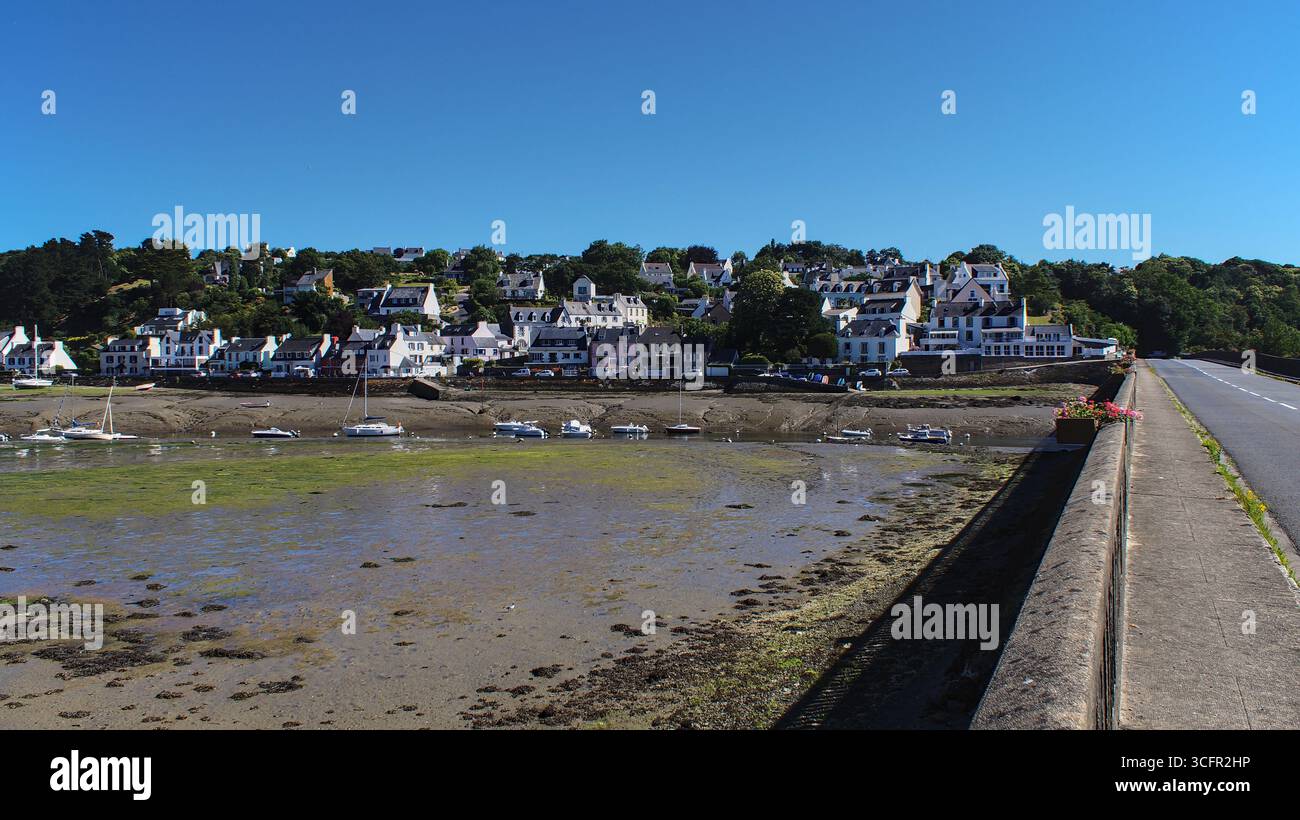 Tidal river and riverbed at Plouézec, France, during low tide – boats ...