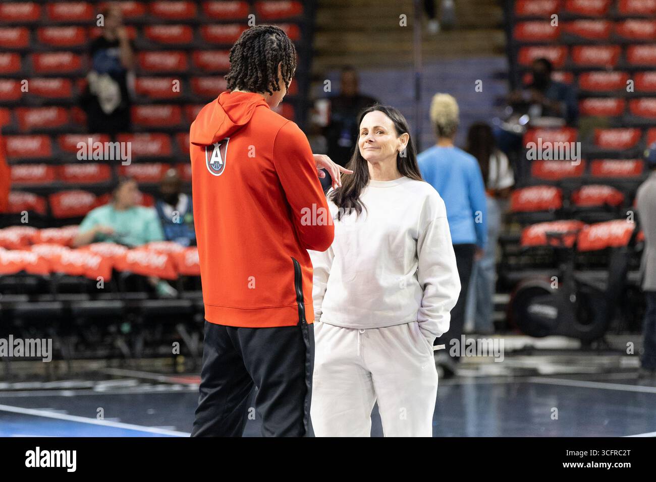 New York Liberty Head Coach Sandy Brondello speaks to Brittney Griner ...