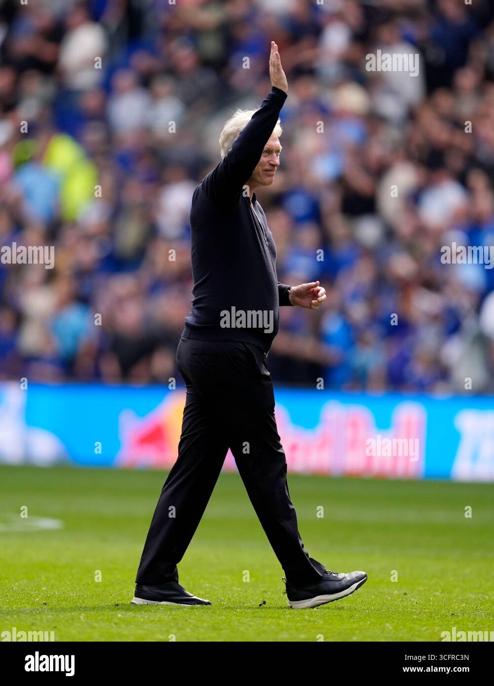 Everton manager David Moyes acknowledges the crowd at the final whistle ...