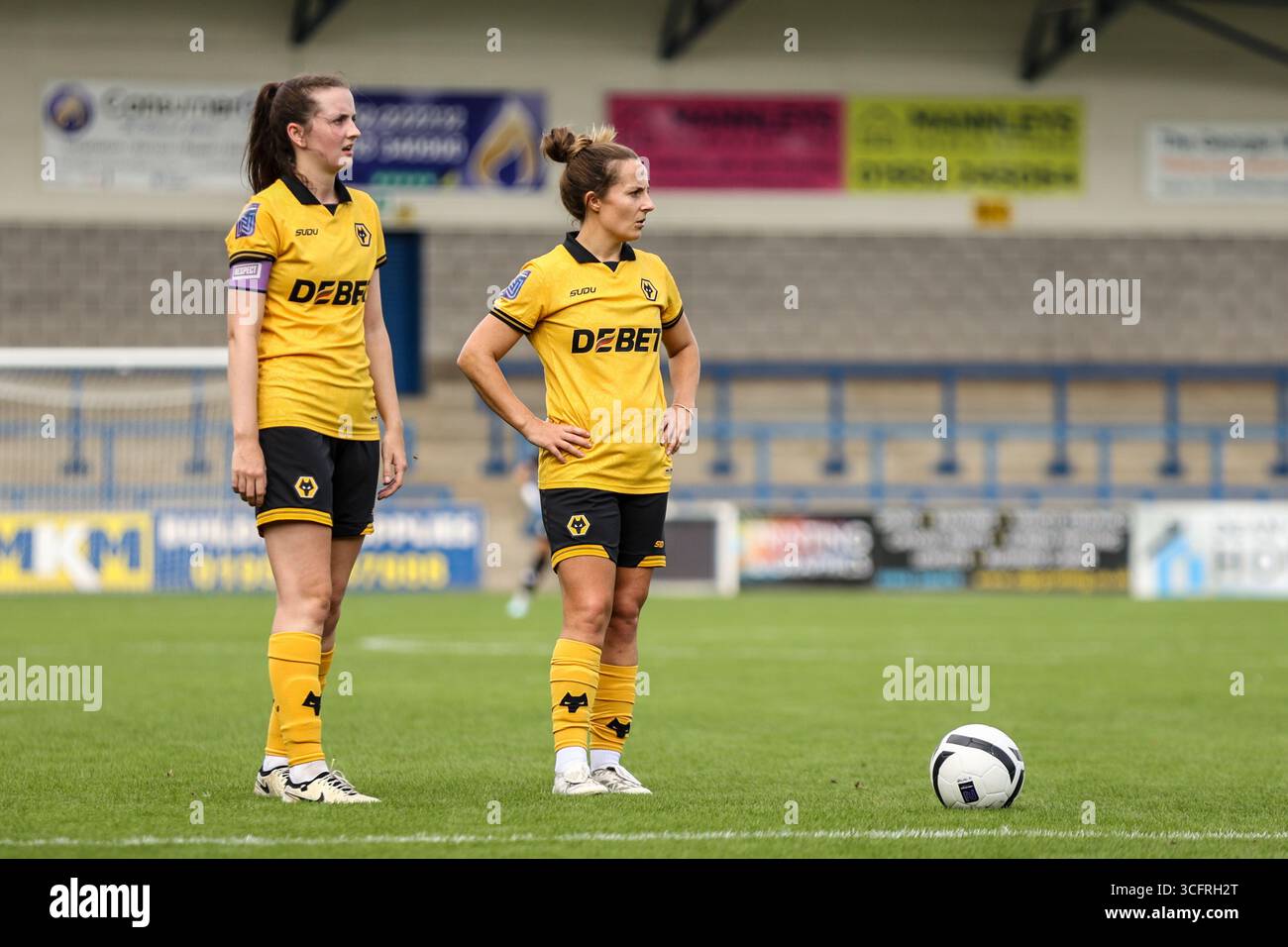 Becky Anderson (19 Wolverhampton Wanderers) prepares to take a free ...