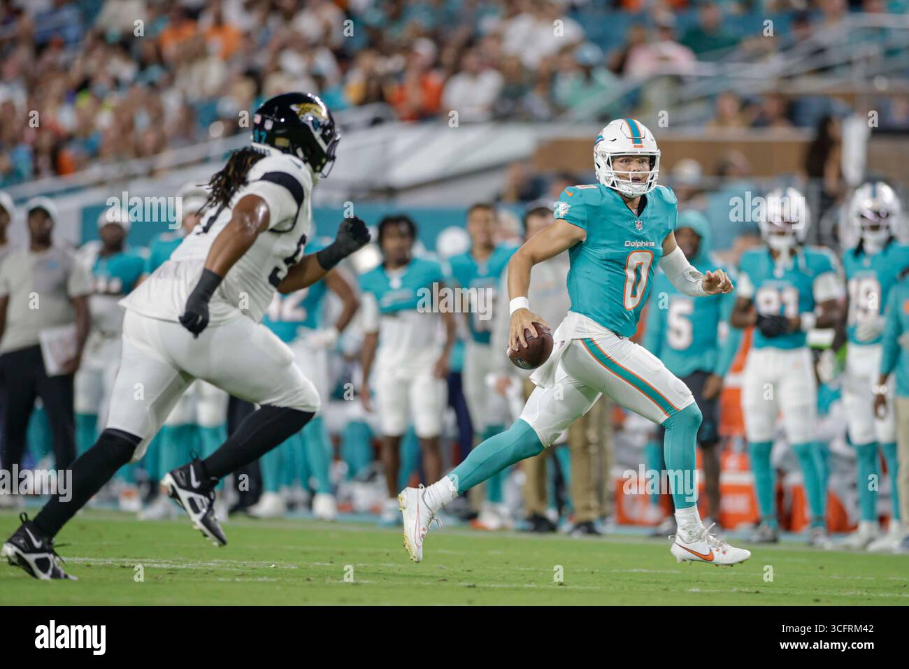 Miami Gardens, FL USA; Miami Dolphins quarterback Zach Wilson (0 ...