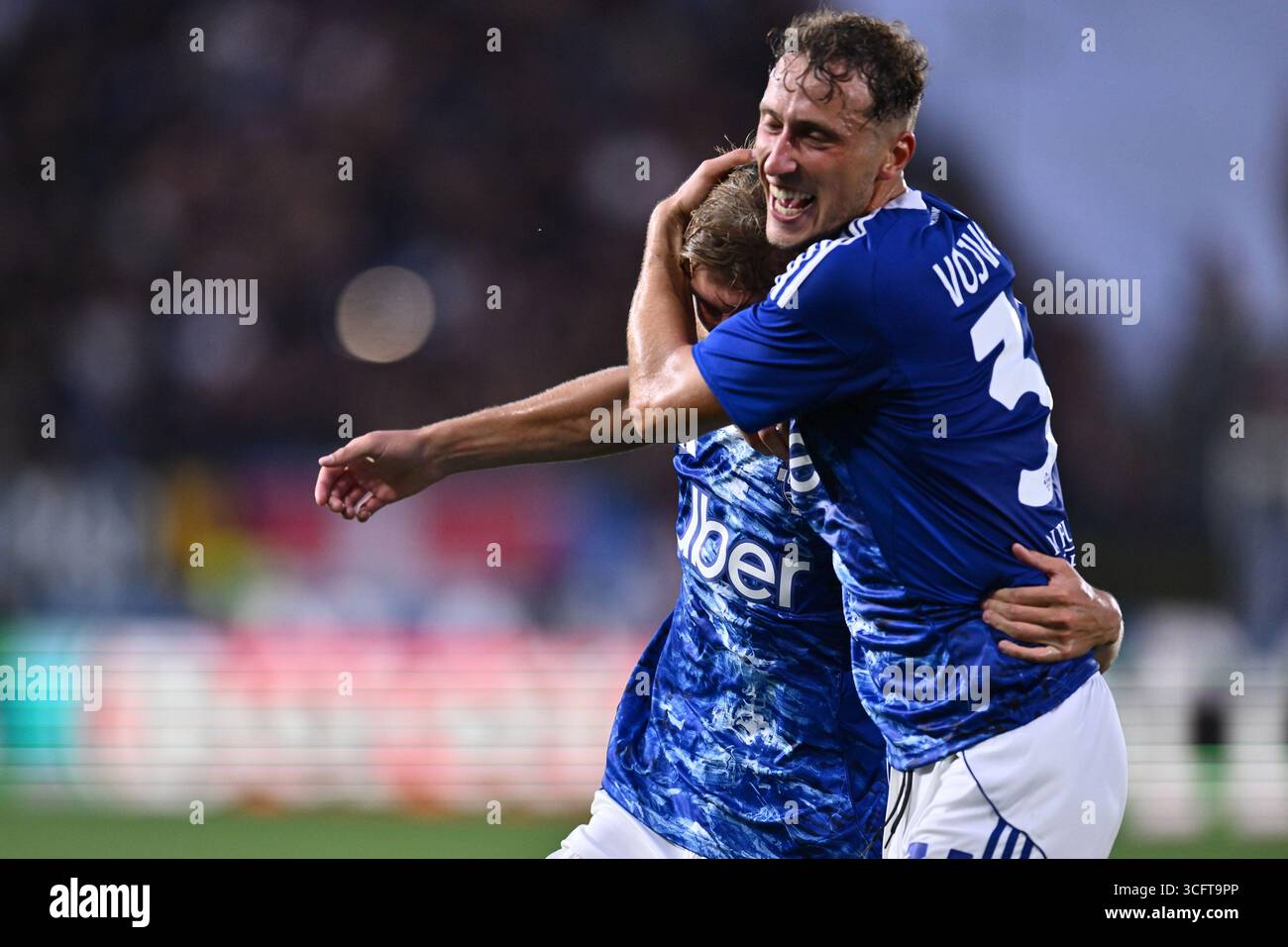 Nico Paz of Como 1907 celebrates after scoring the goal of 2-0 during ...