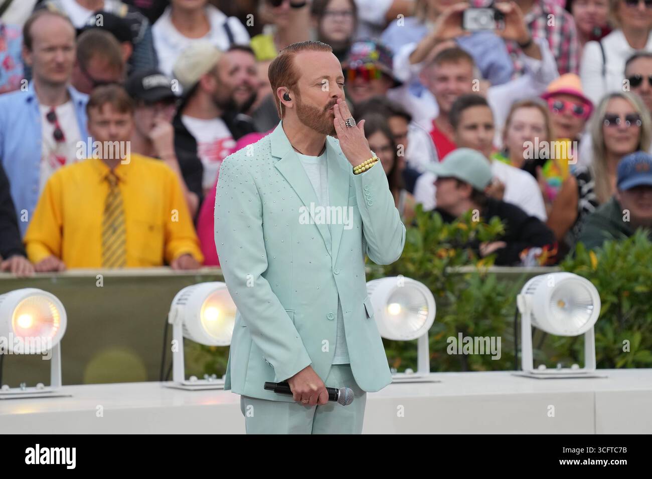 ZDF-Fernsehgarten 2025. Schlagersänger Ross Antony im ZDF Fernsehgarten ...