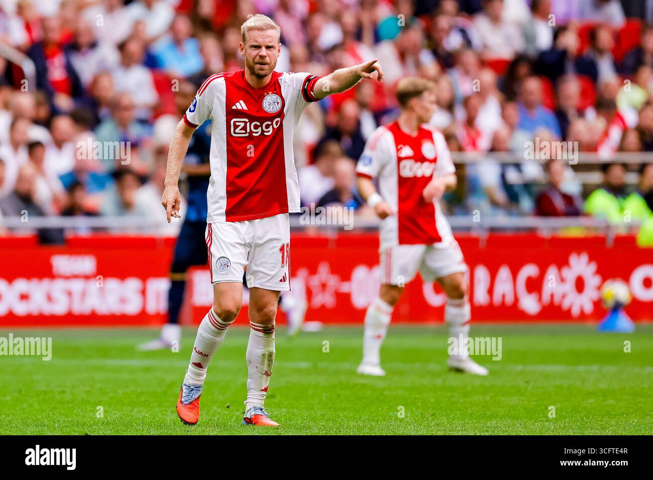 Davy klaassen of afc ajax amsterdam es his team hi-res stock ...