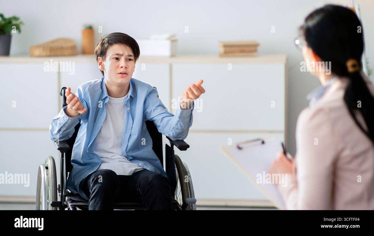 Disabled teens talking hi-res stock photography and images - Alamy