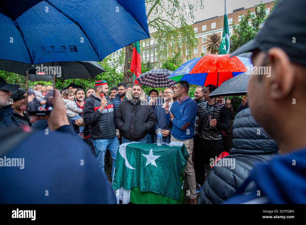 Uk embassy pakistan hi-res stock photography and images - Alamy