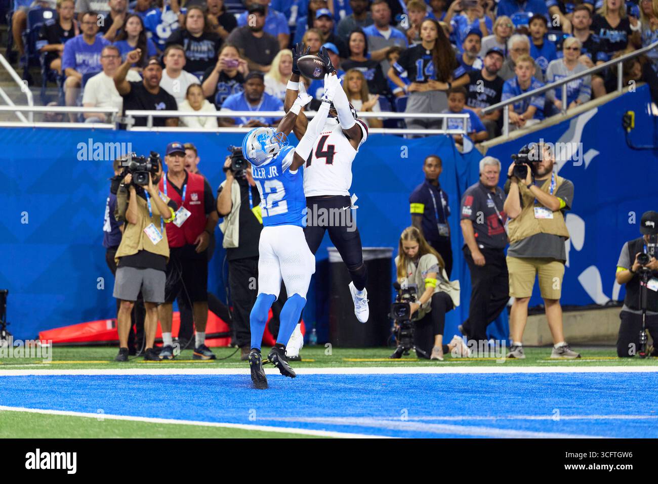 Houston Texans wide receiver Quintez Cephus (14) makes a reception ...