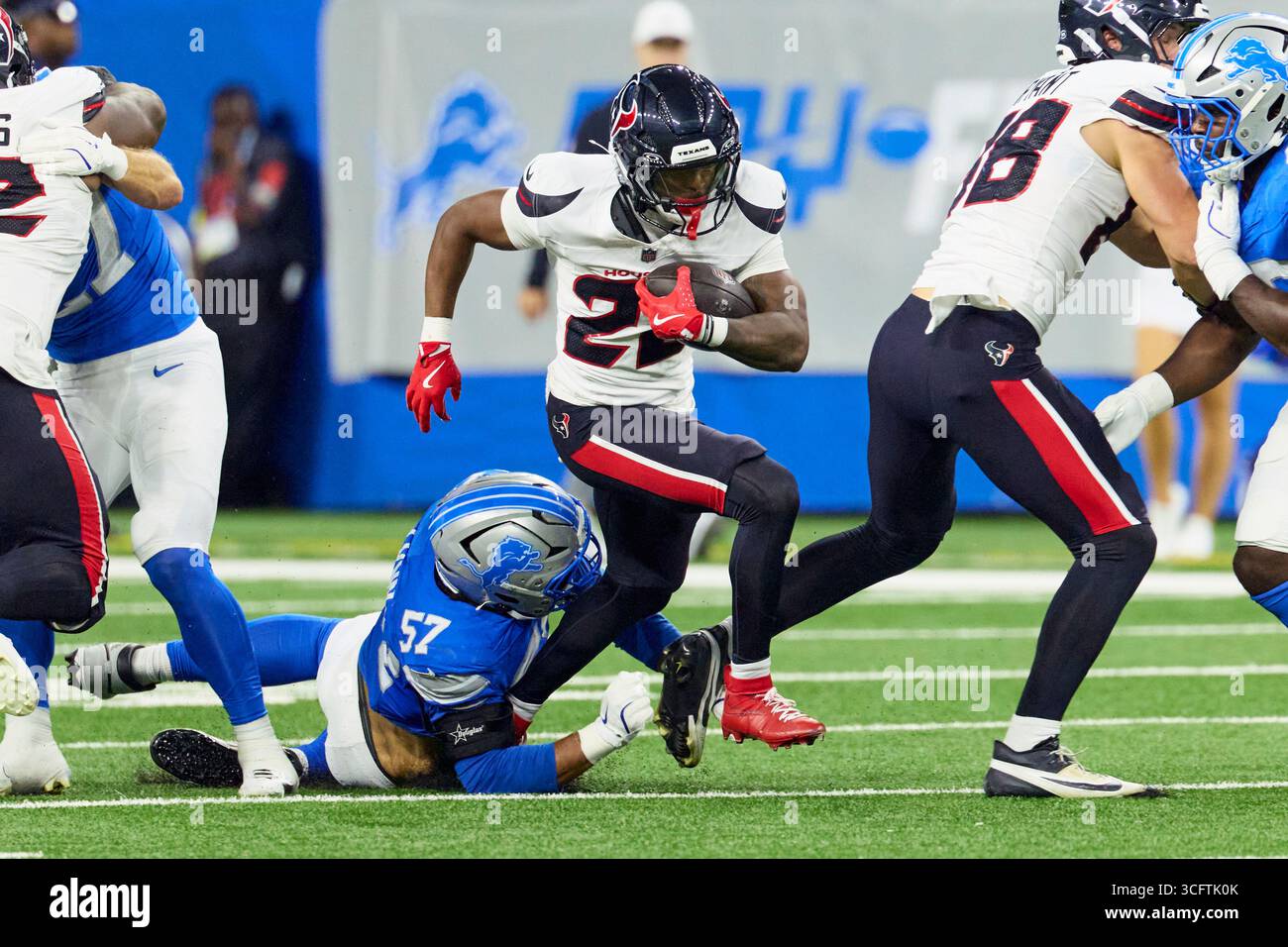 Houston Texans running back Jawhar Jordan (22) rushes against the ...