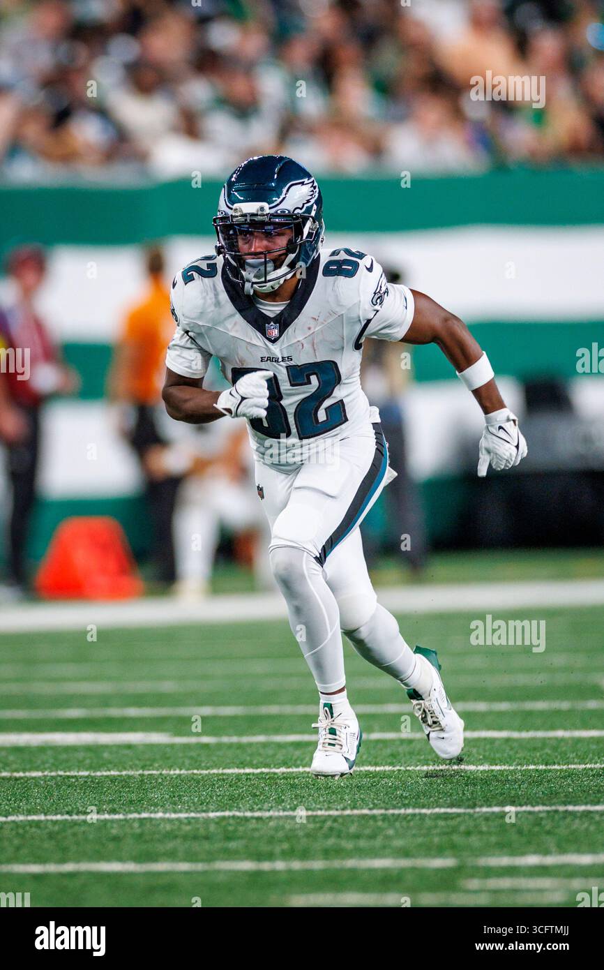 Philadelphia Eagles wide receiver Ainias Smith (82) runs a pattern ...