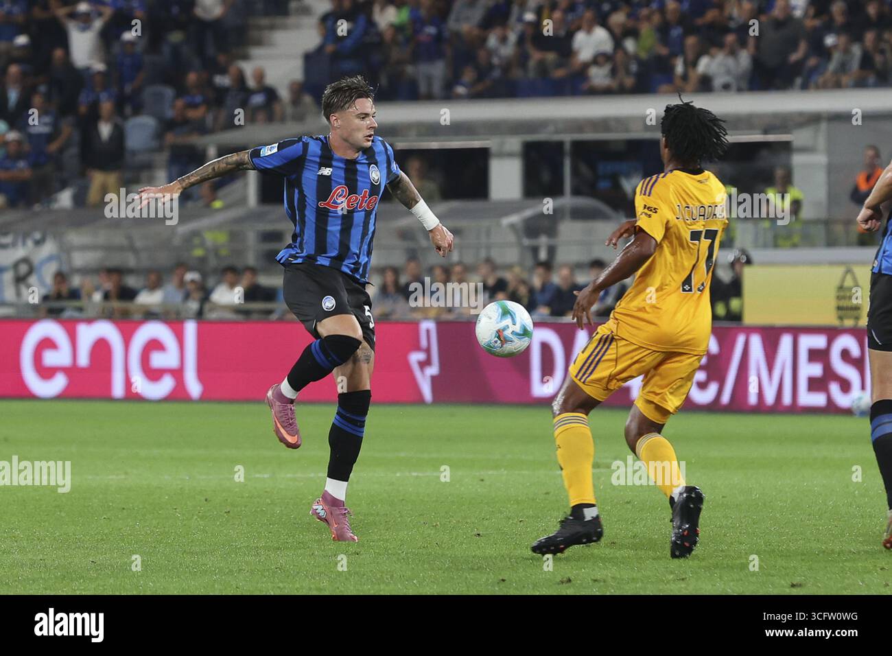 Nicola Zalewski of Atalanta BC play the ball during Atalanta BC vs Pisa ...