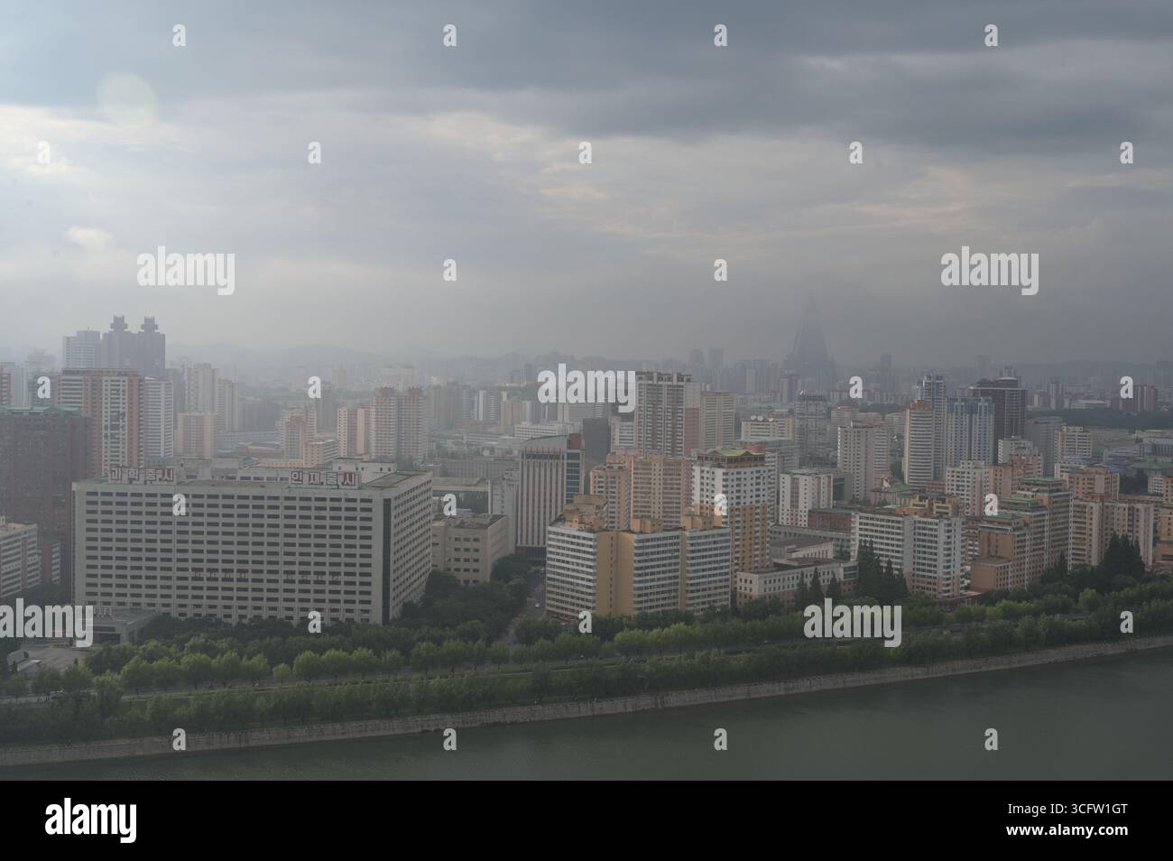Taedong river, Pyongyang, DPRK capital city view Stock Photo - Alamy