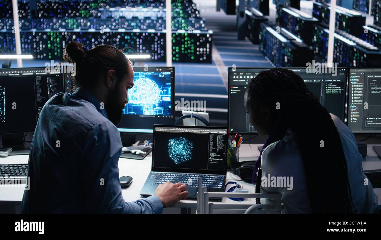 Data center admin teaching hi-res stock photography and images - Alamy