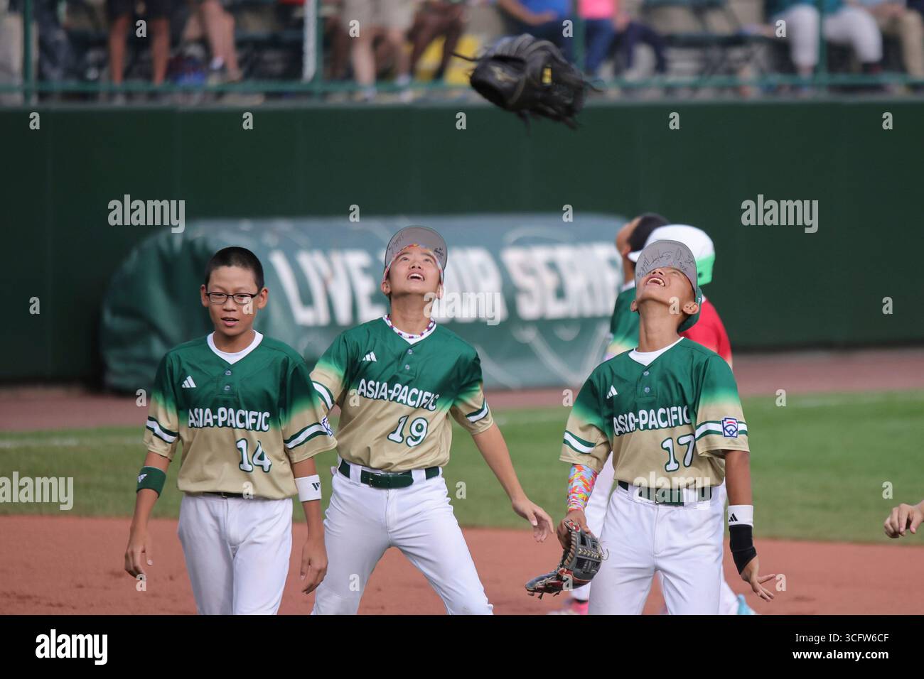 Taiwan's Chen Shi-Hong (14), Chang Chun-Po (19) and Jian Zih-De (17 ...