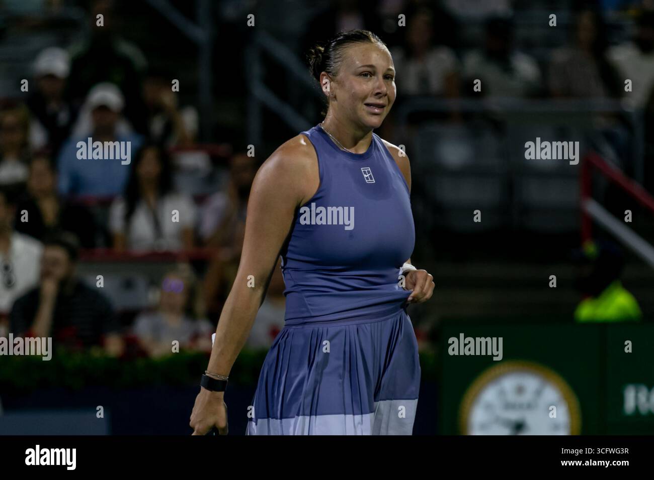 Amanda Anisimova ( USA ) in the WTA Masters 1000 at the round 16 of ...